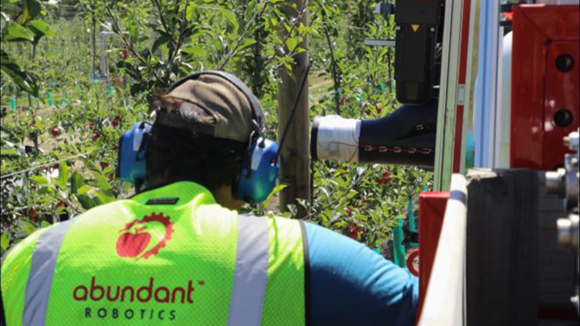 Apple-picking robots gear up for U.S. debut in Washington state ...