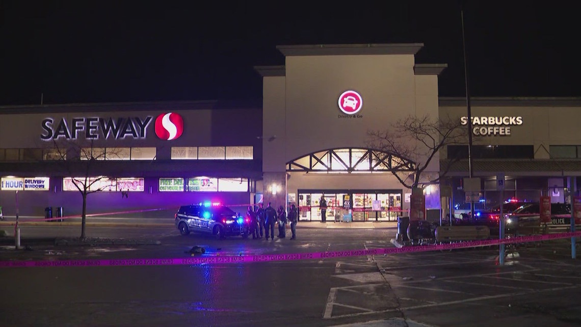 Suspect flees after shooting man in leg outside Seattle Safeway | king5.com