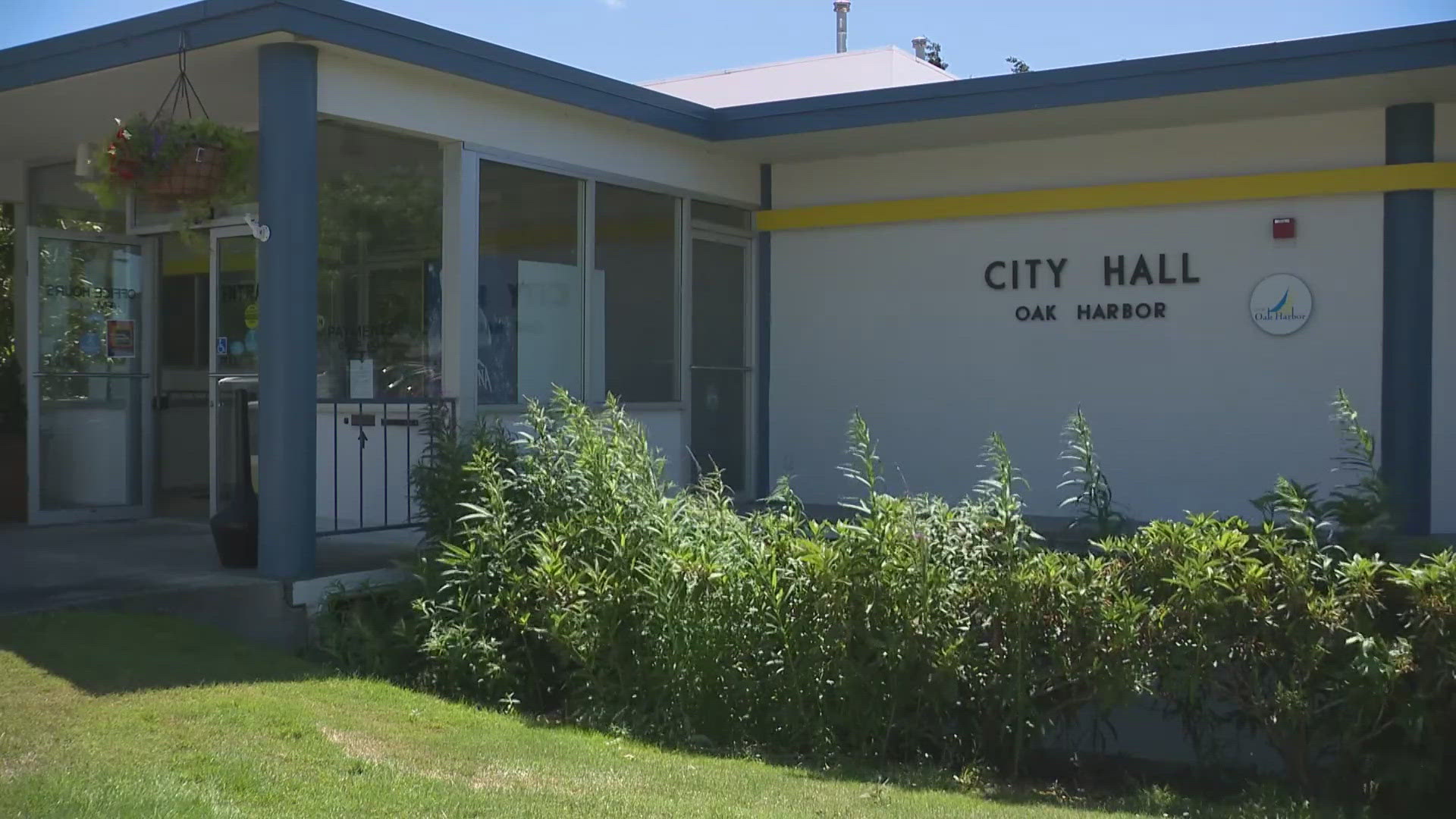 Oak Harbor City Council votes against displaying Pride flag | king5.com