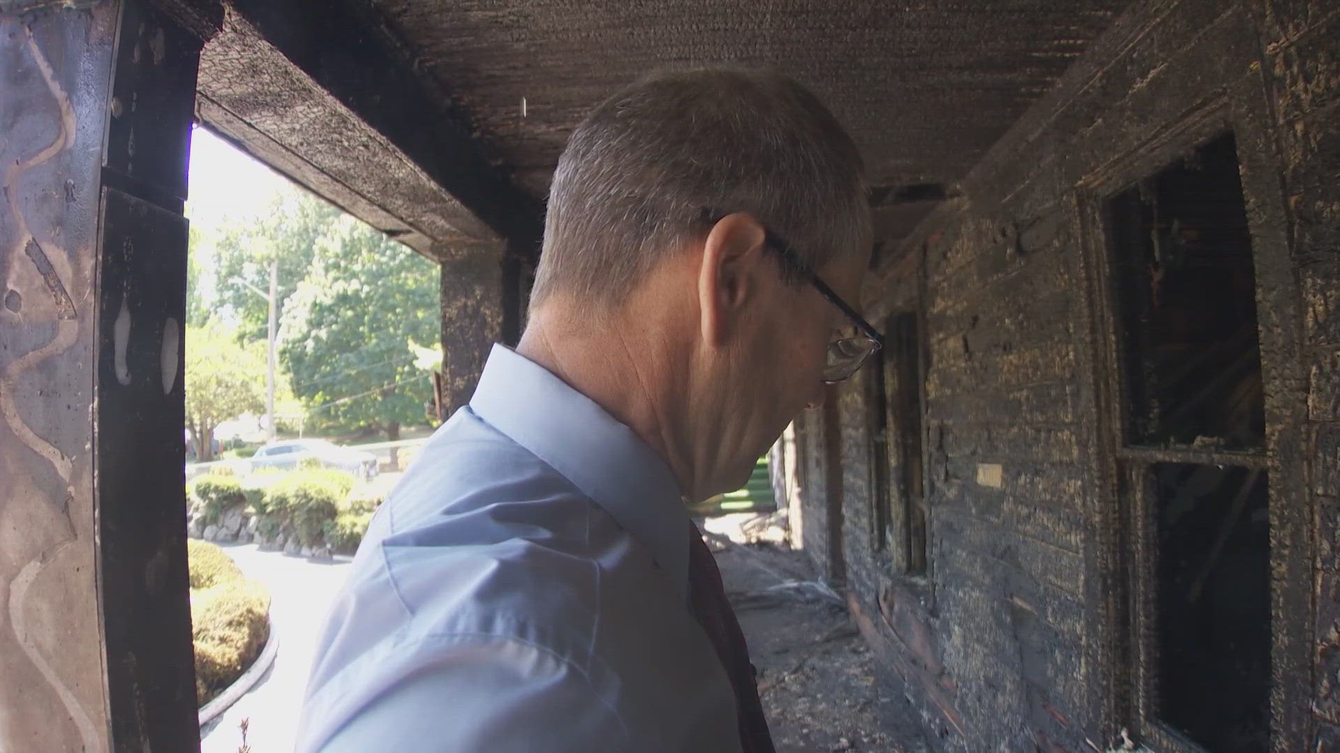 Video shows suspect set fire to Seattle funeral home | king5.com