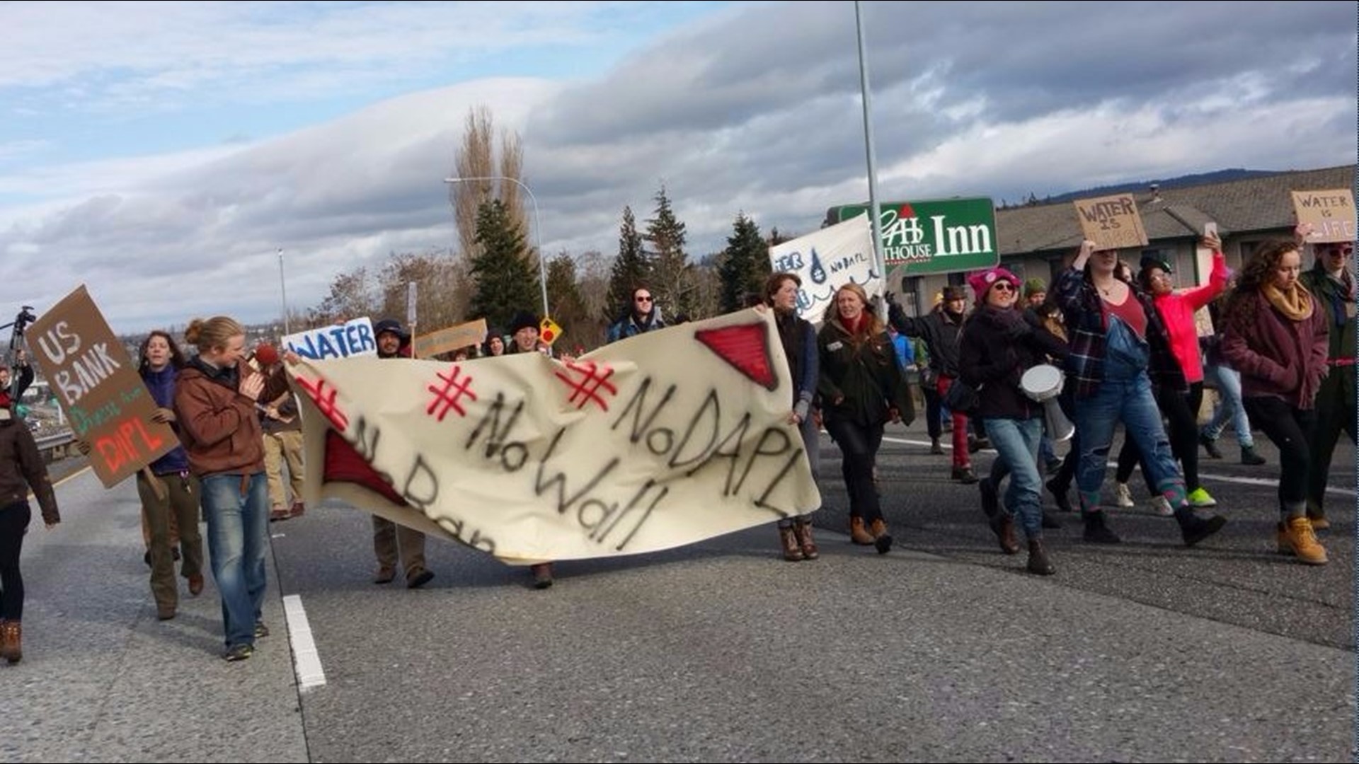 I-5 back open after DAPL protest in Bellingham | king5.com