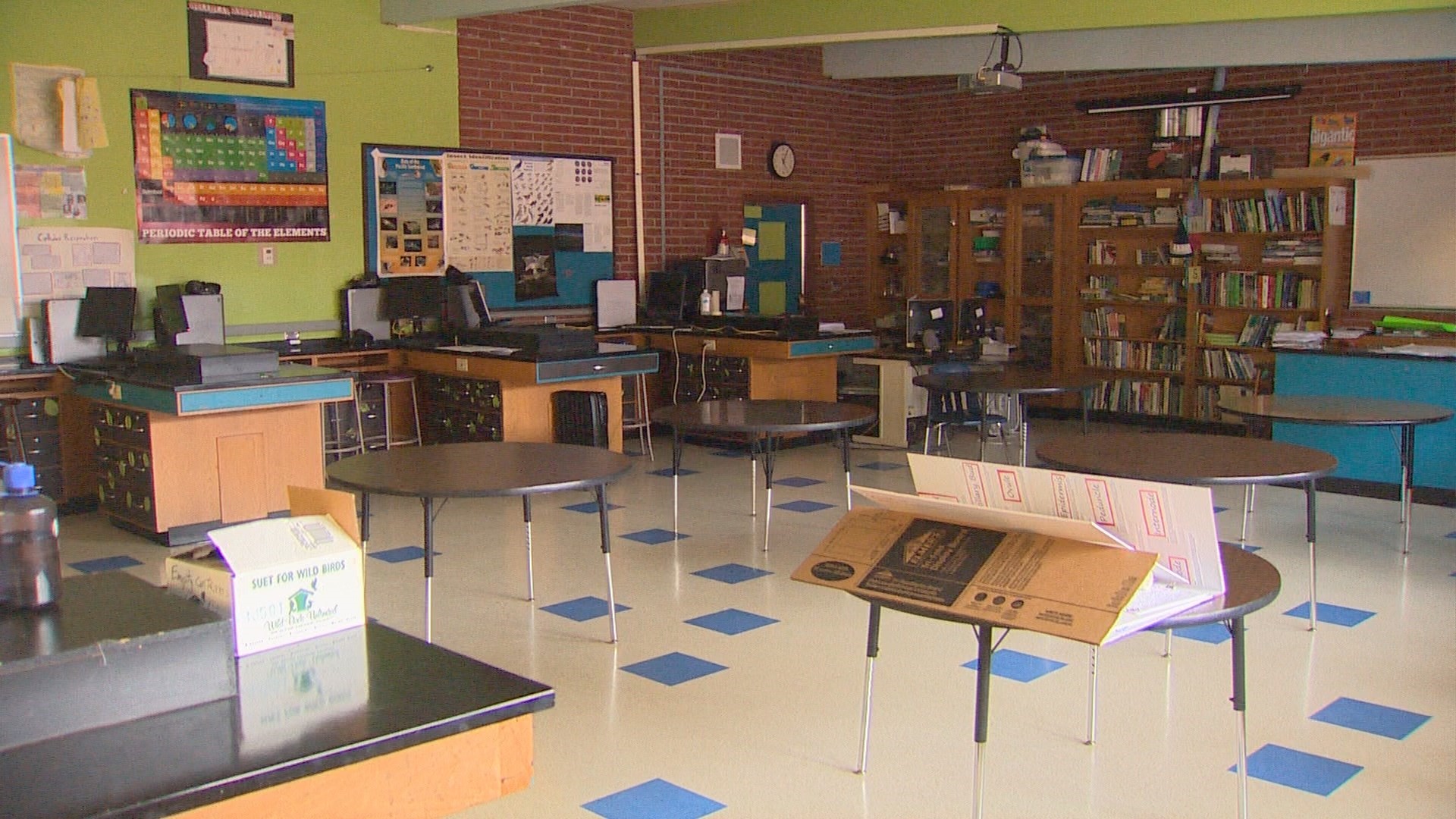 Monroe school's rooms closed over PCB test | king5.com