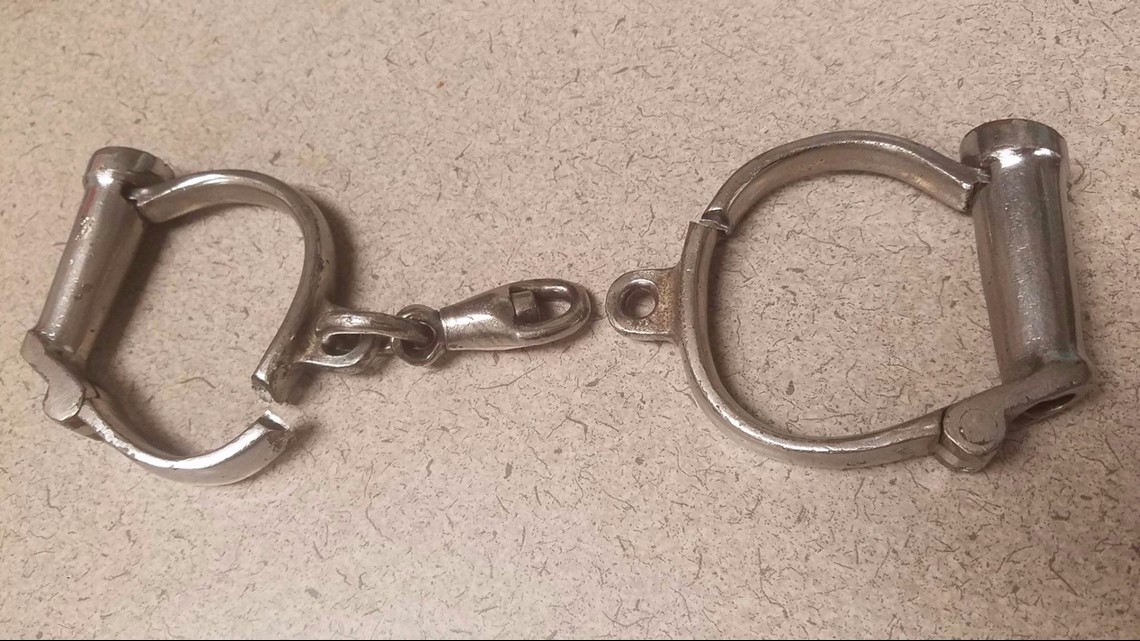 Man high on meth ends up in vintage handcuffs | king5.com