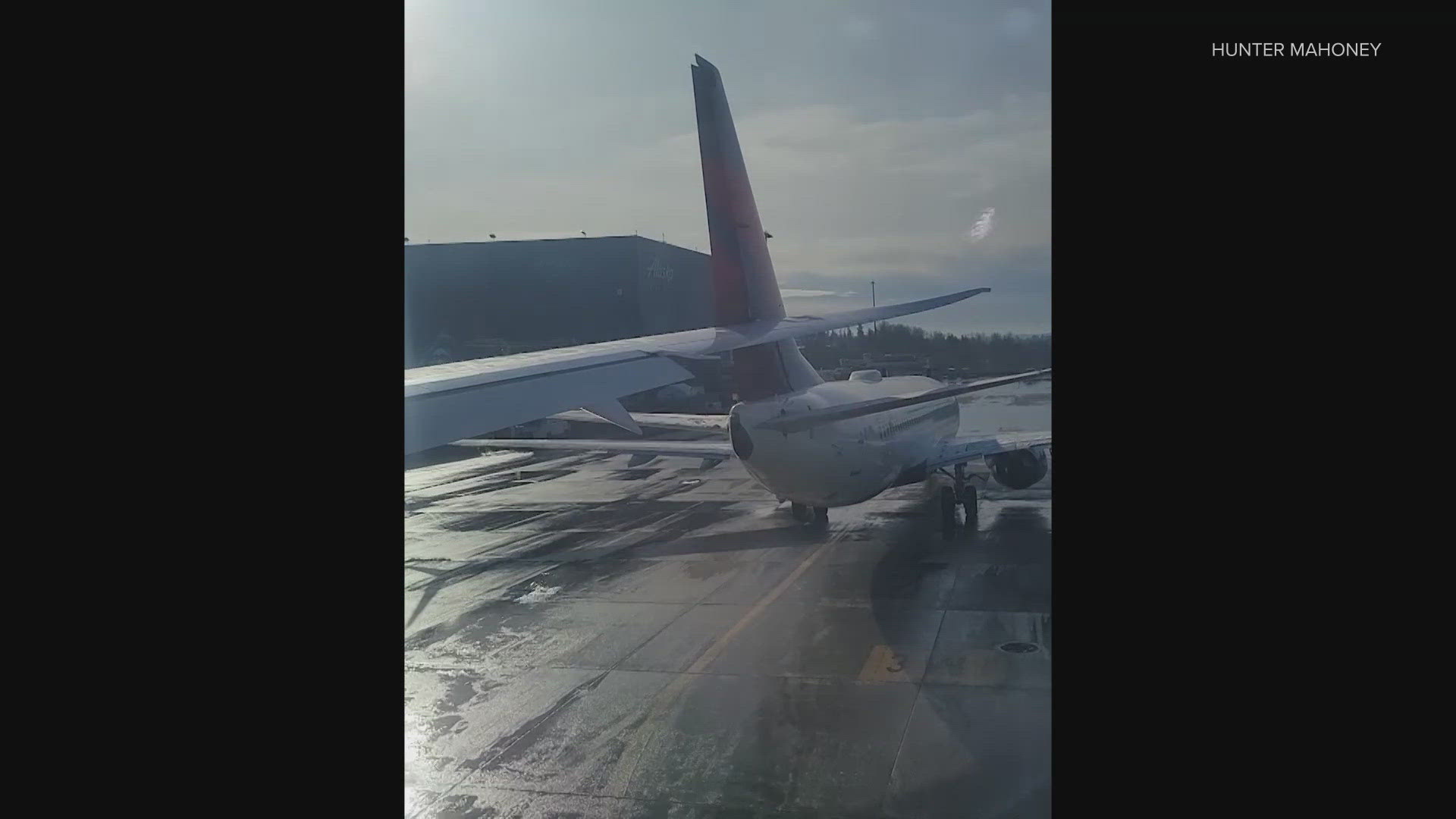 Planes collide in taxi line at SEA Airport | king5.com