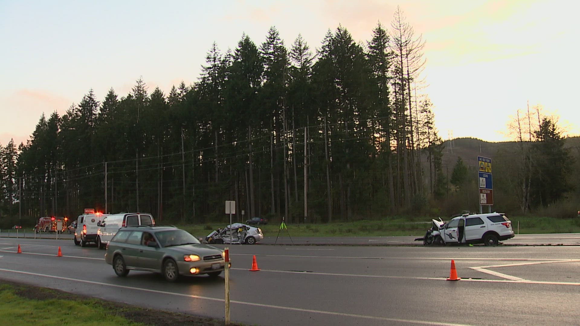 Authorities investigate double-fatality crash near Shelton | king5.com