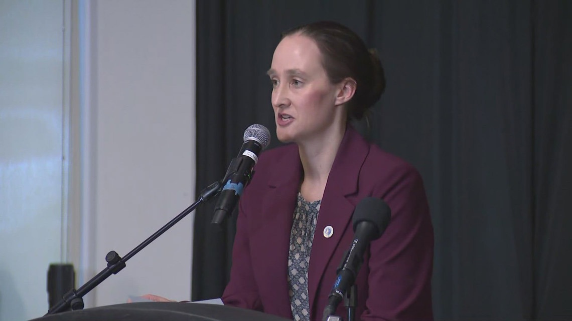 Seattle mayor issues first executive orders | king5.com