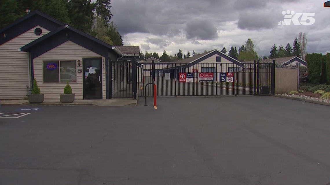 Man killed in carjacking outside Kent storage facility | king5.com