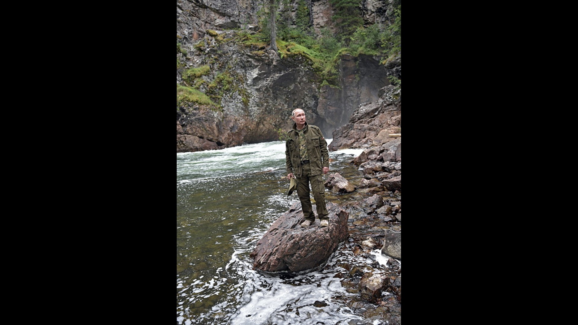 PHOTOS: Russia releases photos of shirtless Putin swimming, fishing on ...