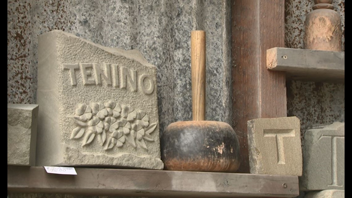 Mayor Fournier dives in to the Tenino Quarry Pool | king5.com