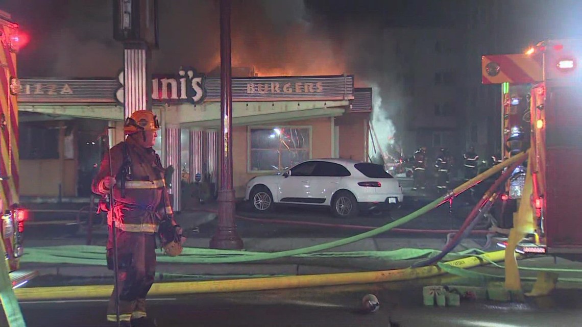 BREAKING: Fire erupts at Shoreline restaurant | king5.com