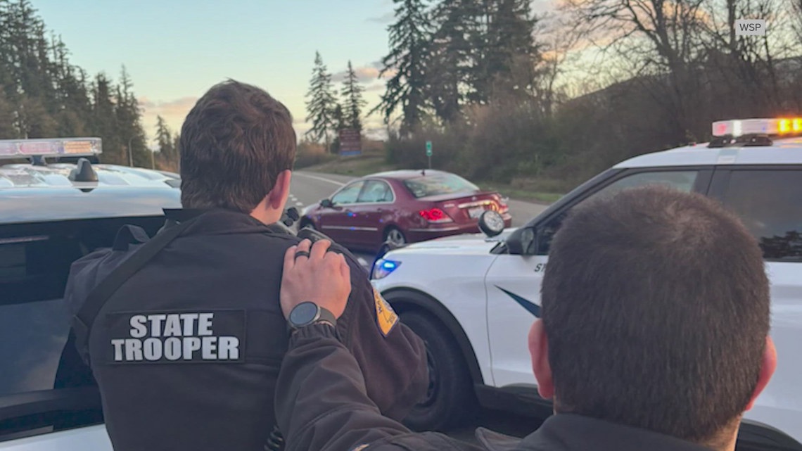 I-5 shut down in Lewis County during standoff with suspect | king5.com