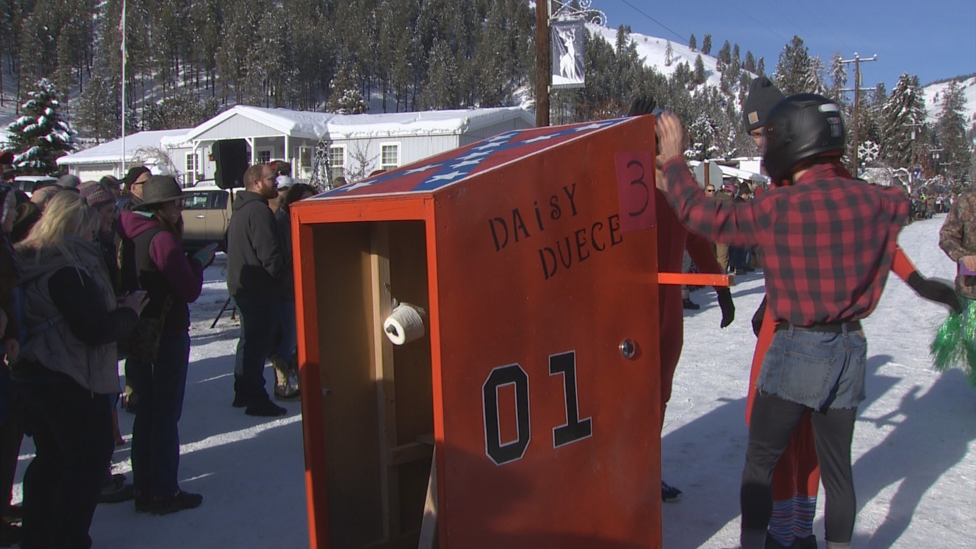 Outhouses race through the streets in Conconully | king5.com