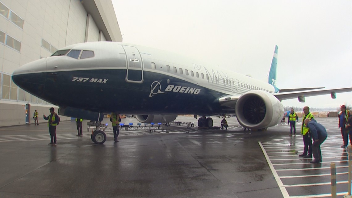 Boeing debuts new 737 MAX 7 | king5.com