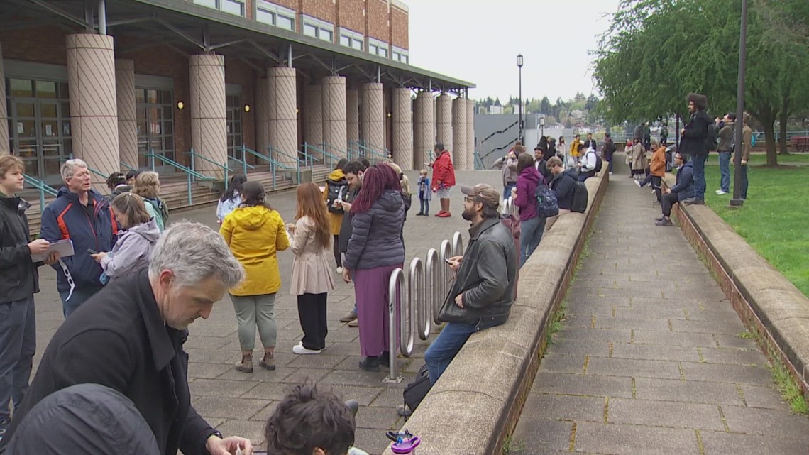 Julie Calhoun - Journalist Profile - Intelligent Relations