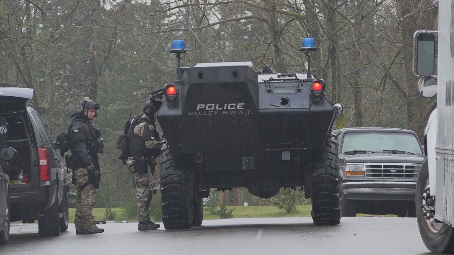 Standoff suspect dead after firing at SWAT officers in Federal Way | king5.com