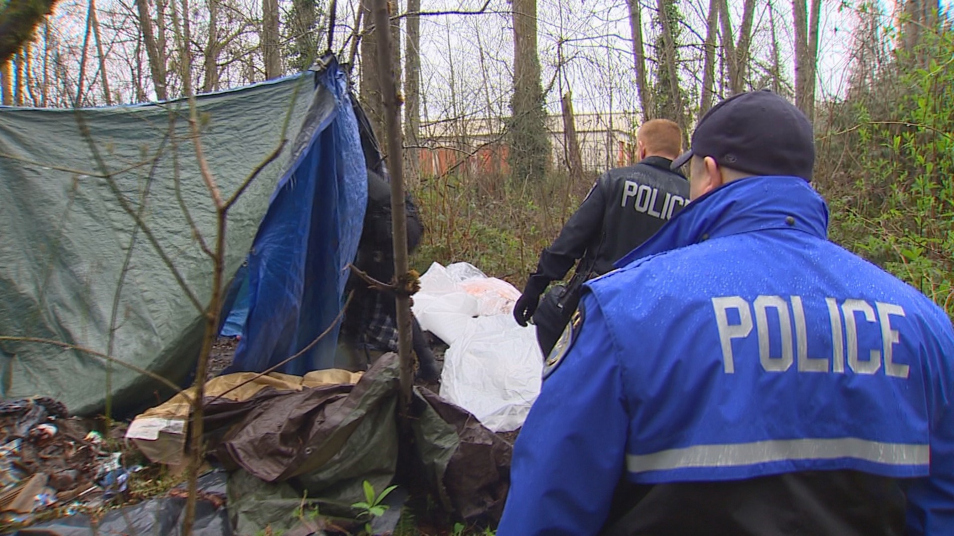 Kent police offer homeless help and compassion | king5.com
