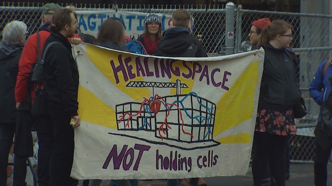 Seattle youth jail protesters try to block construction | king5.com