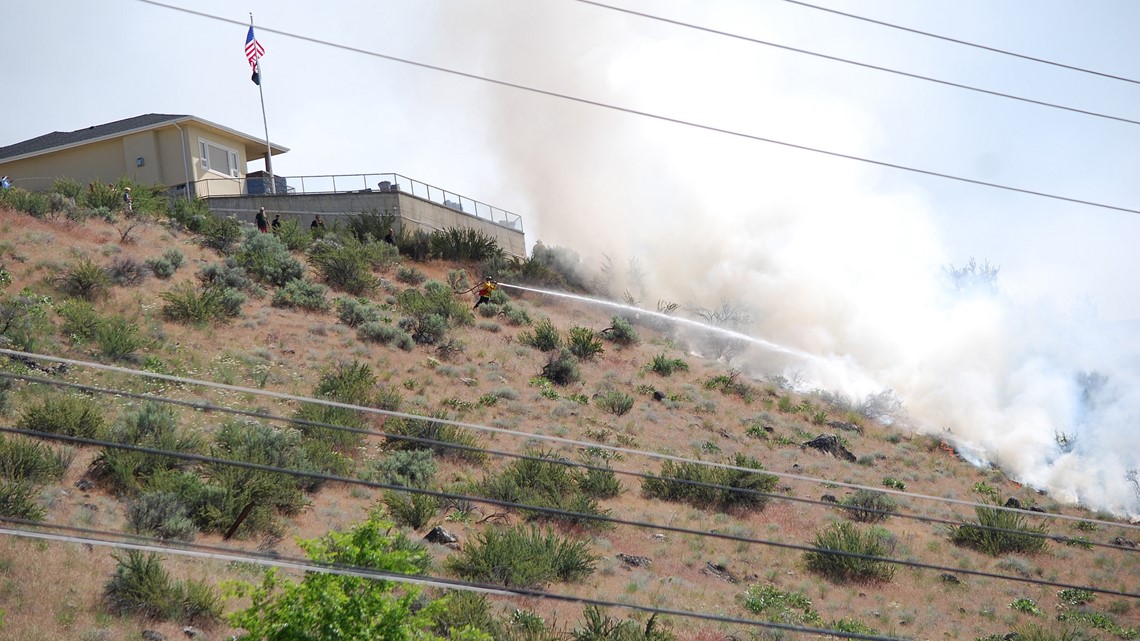 Wildfire briefly shuts down SR 150 in Chelan County | king5.com