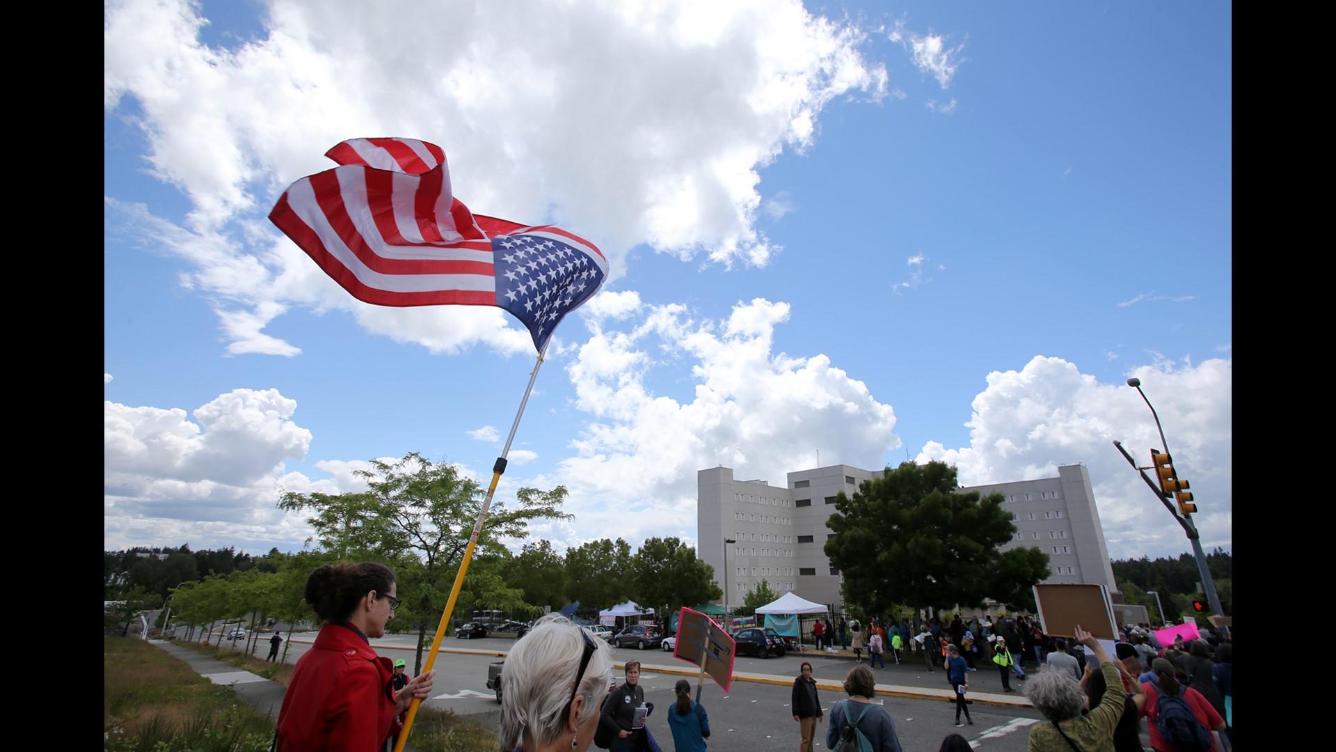 Asylum-seeking moms held at federal detention center in SeaTac | king5.com