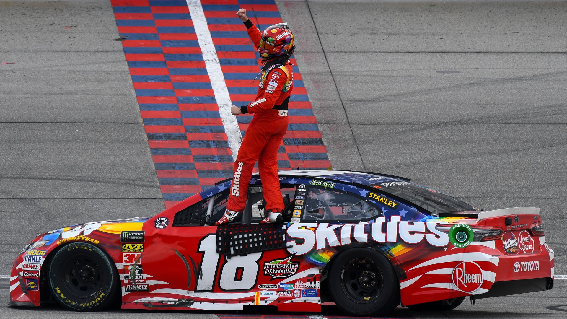 Kyle Busch wins Cup Series race at Chicagoland | king5.com