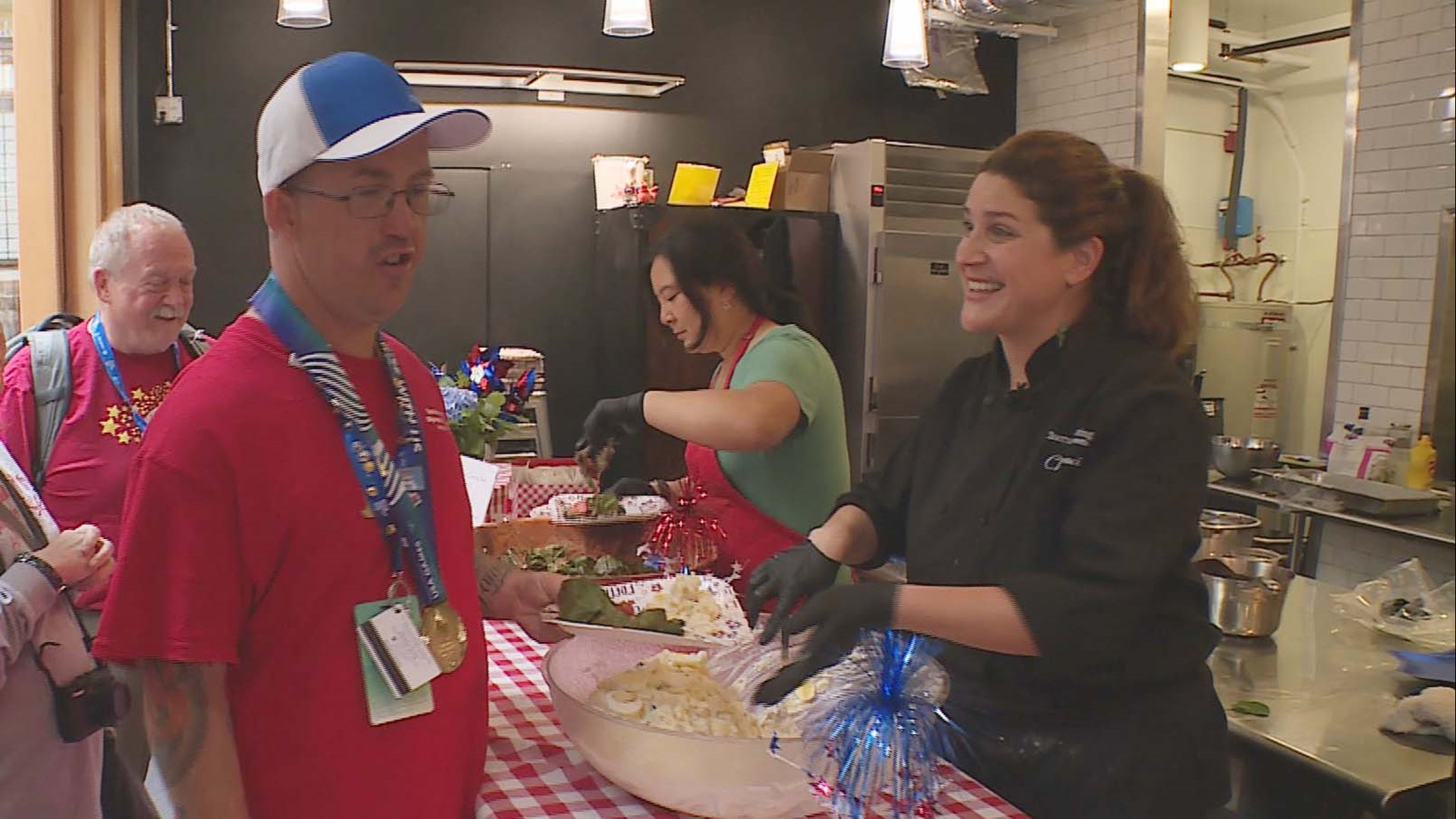 Seattle chef serves a free lunch to anyone with an appetite | king5.com