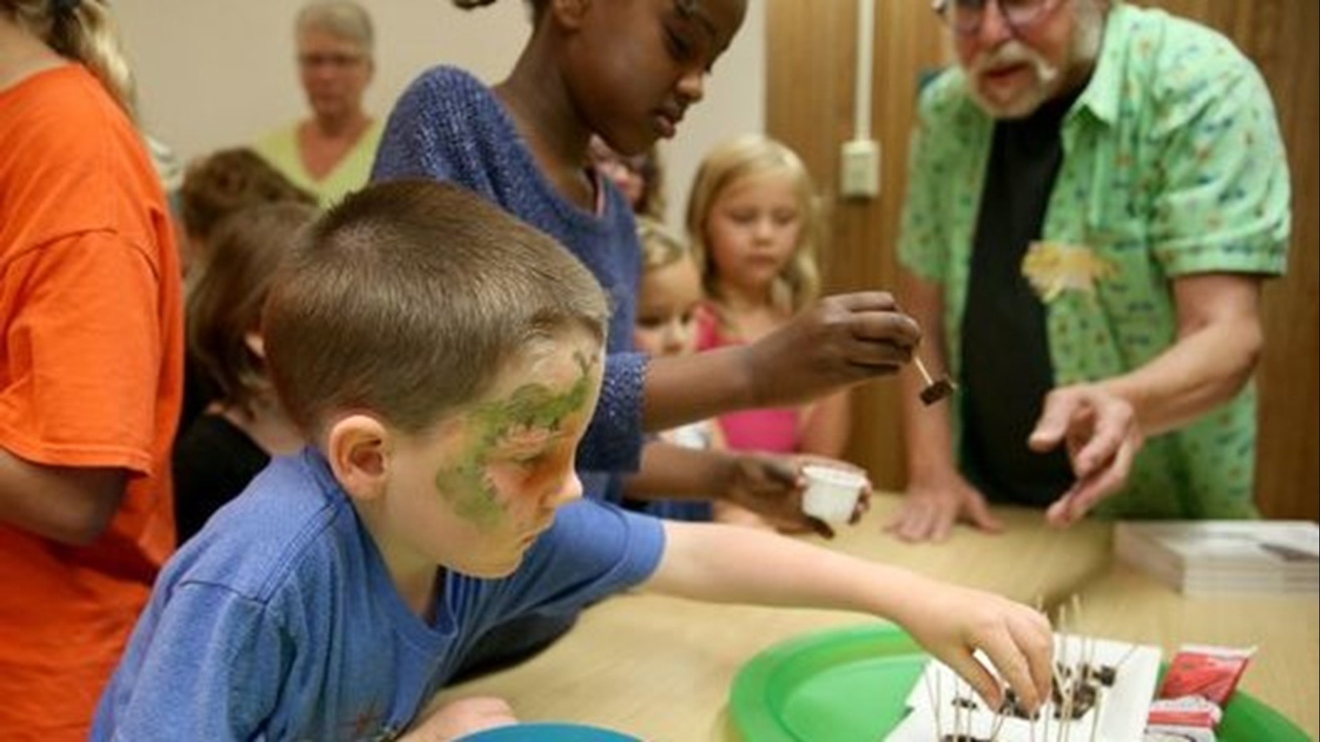 Everyone will eat bugs soon, visiting chef says | king5.com