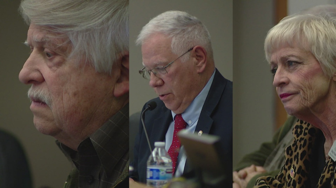 Stanwood parents call for school board resignations | king5.com