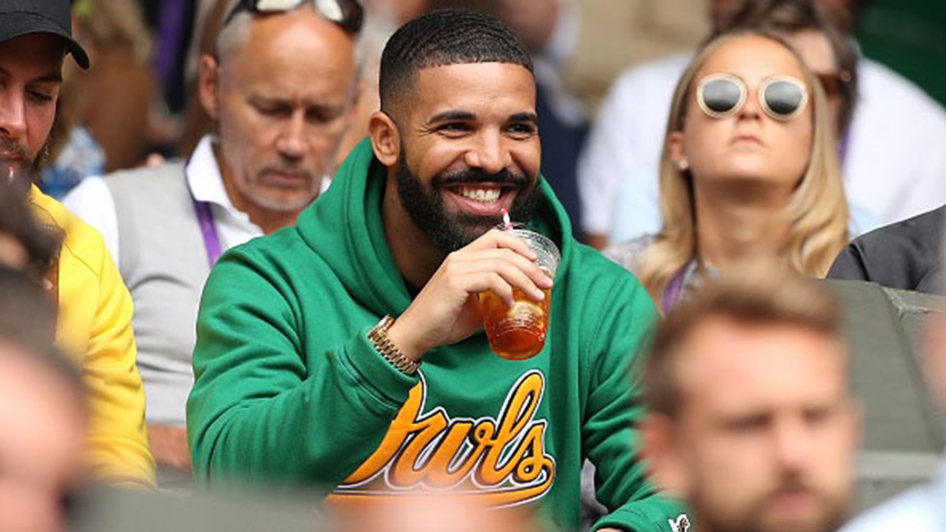 Drake surprises a little girl in the hospital after she invited him to ...