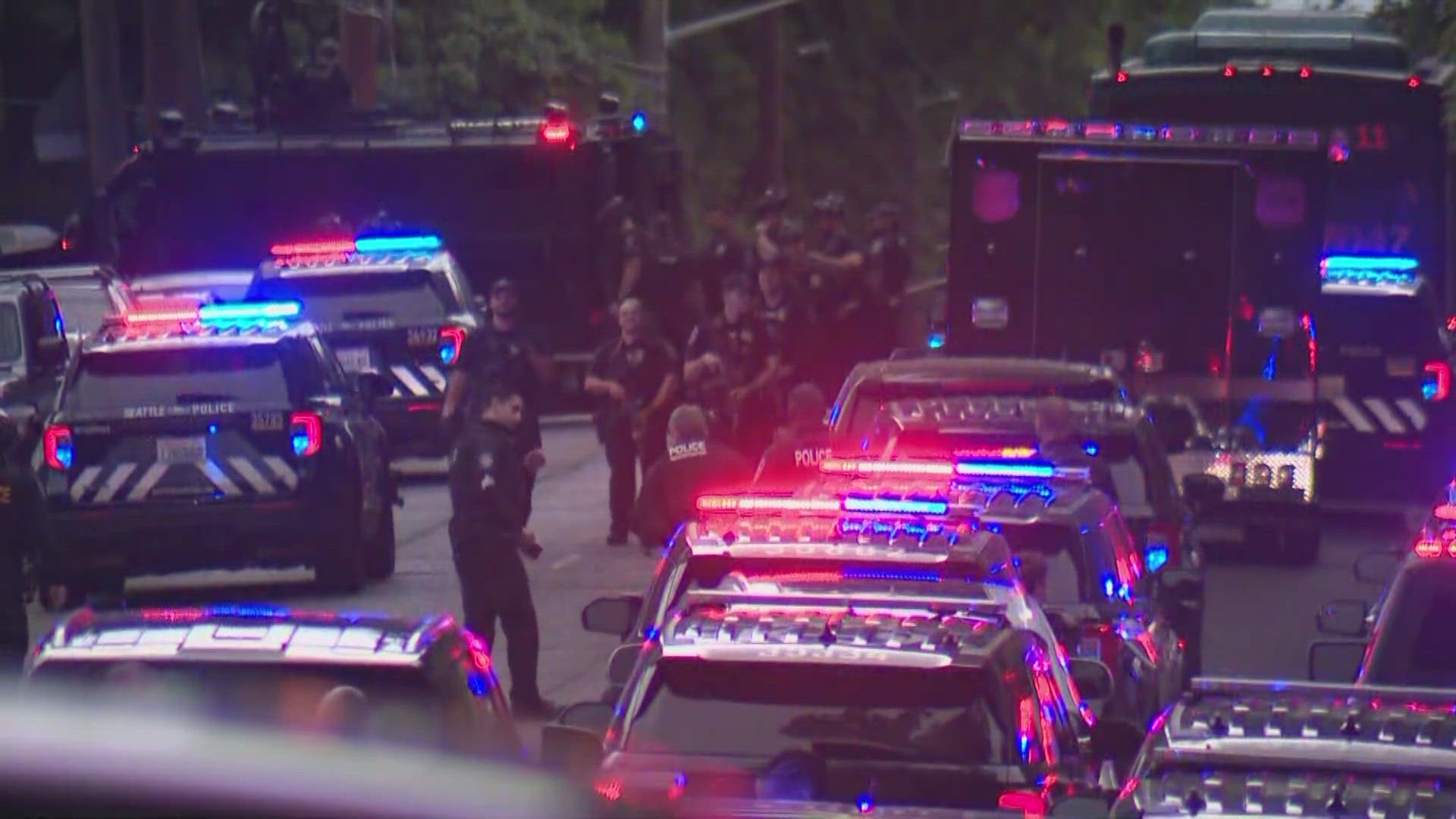 Police negotiate with suspect after firing at officers | king5.com