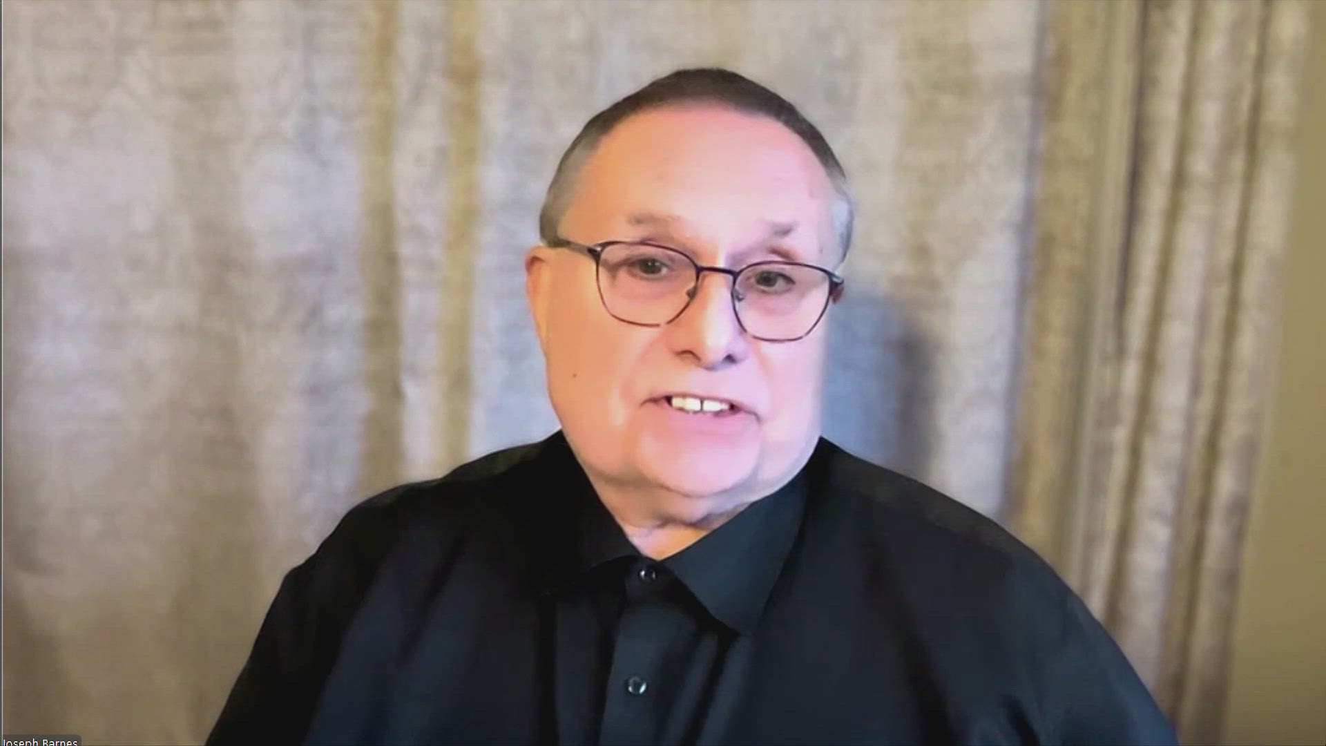 Author discusses dangers of social media, youth mental health | king5.com