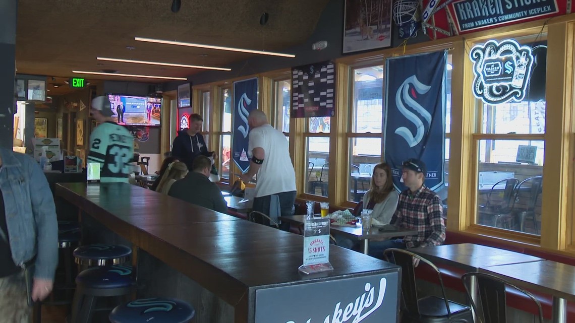 Seattle hockey bar thriving during Kraken playoff run | king5.com