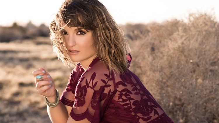 Lynden's rising country singer Rachele Lynae performs | king5.com