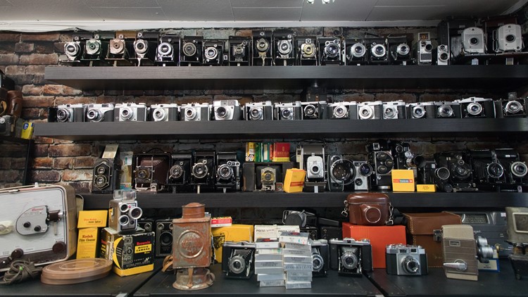 Seattle camera store brings film community together | king5.com