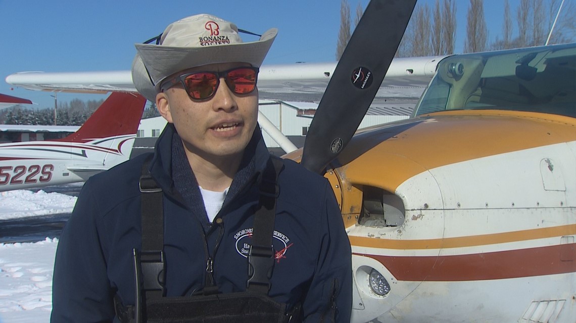 Man with one eye defies the odds to get pilot's license, become flight ...