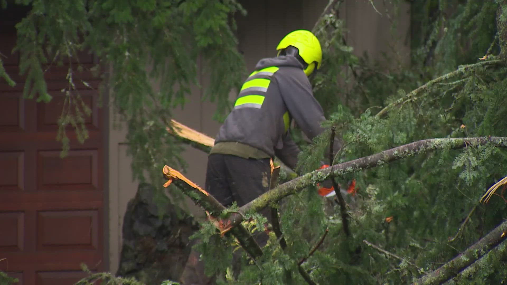 Over 125,000 lose power overnight as heavy winds impact western ...
