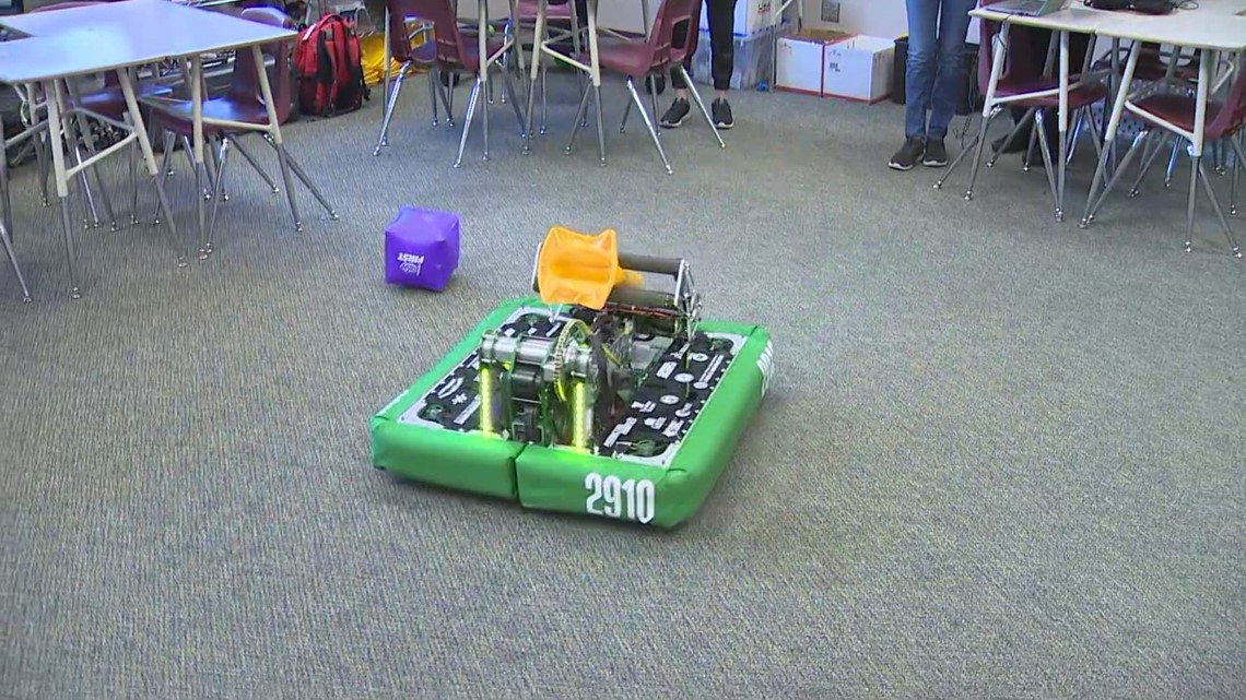 Jackson High School Robotics advances to World Championship | king5.com
