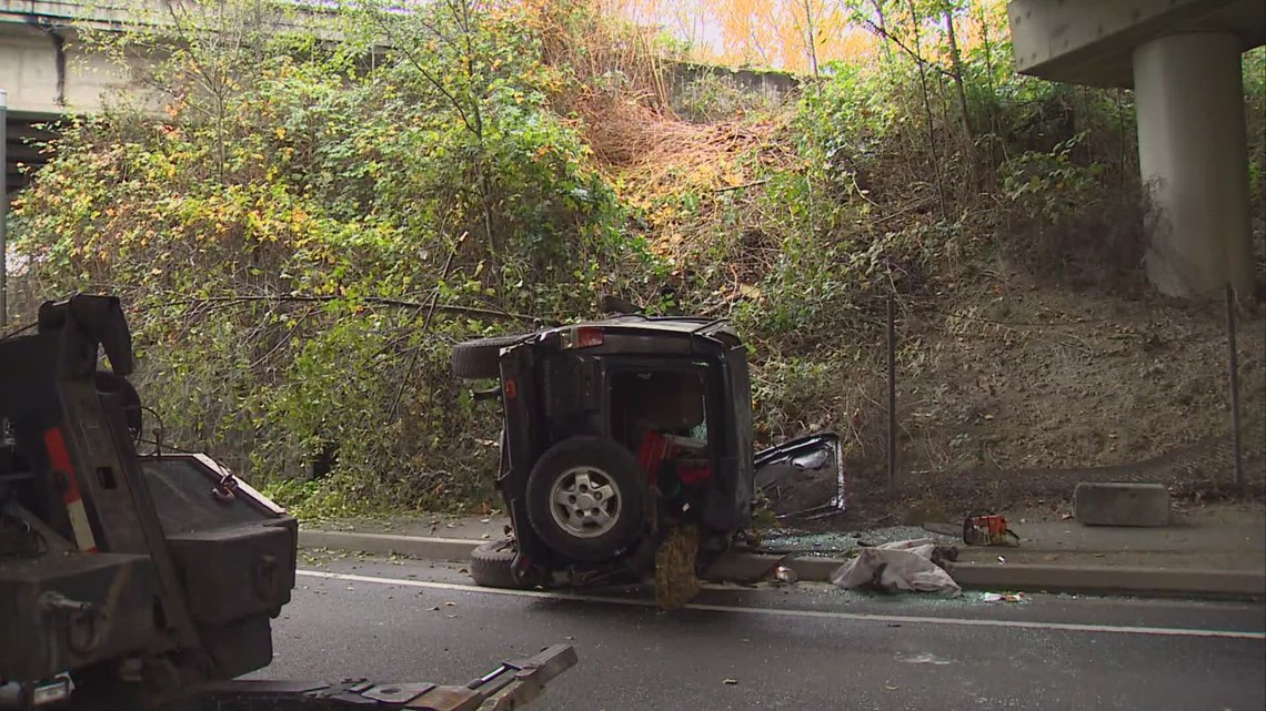 Driver survives after car rolls off I-90 overpass in Issaquah | king5.com
