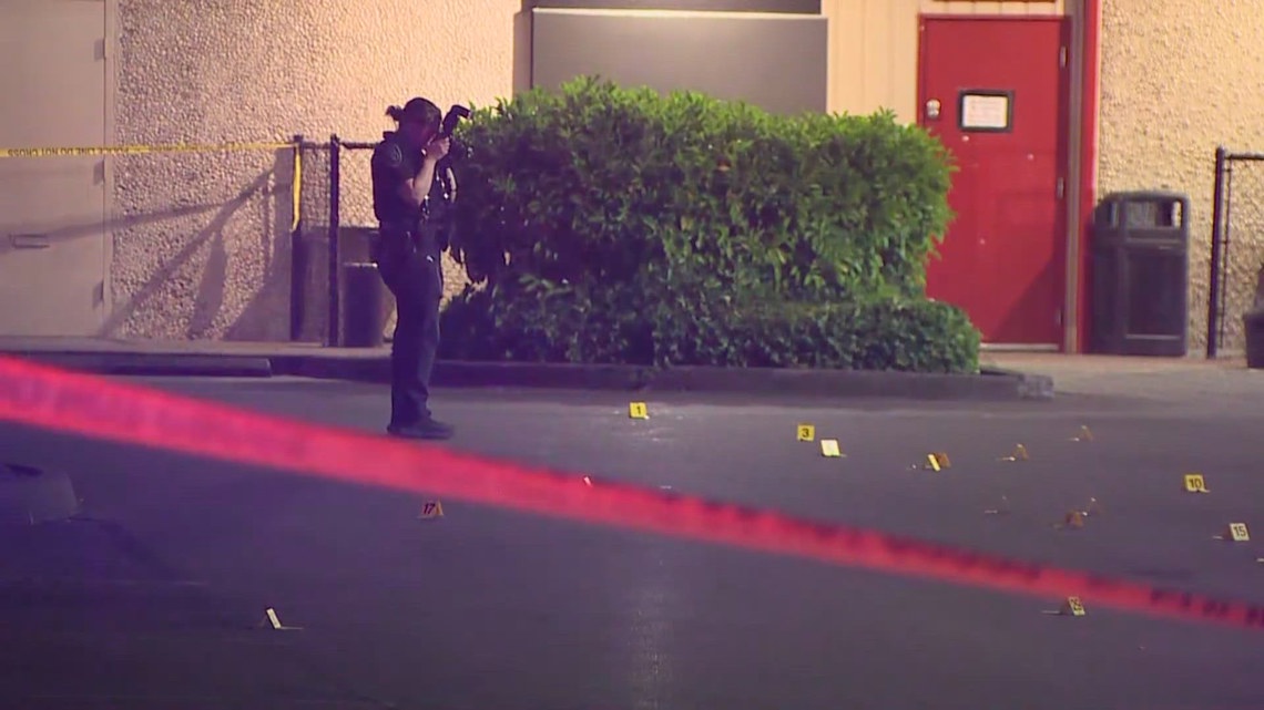 BREAKING: Police investigate shooting outside Kent bar | king5.com