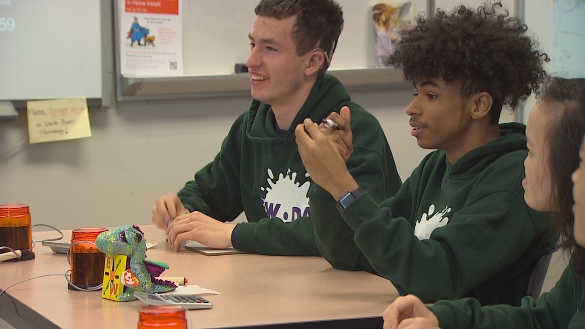 Edmonds high school team headed to Deaf Academic Bowl | king5.com