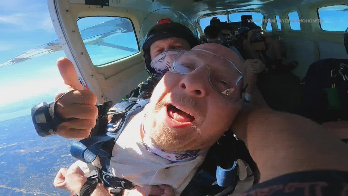 'No excuses': Seattle man paralyzed from the neck down skydives for the ...