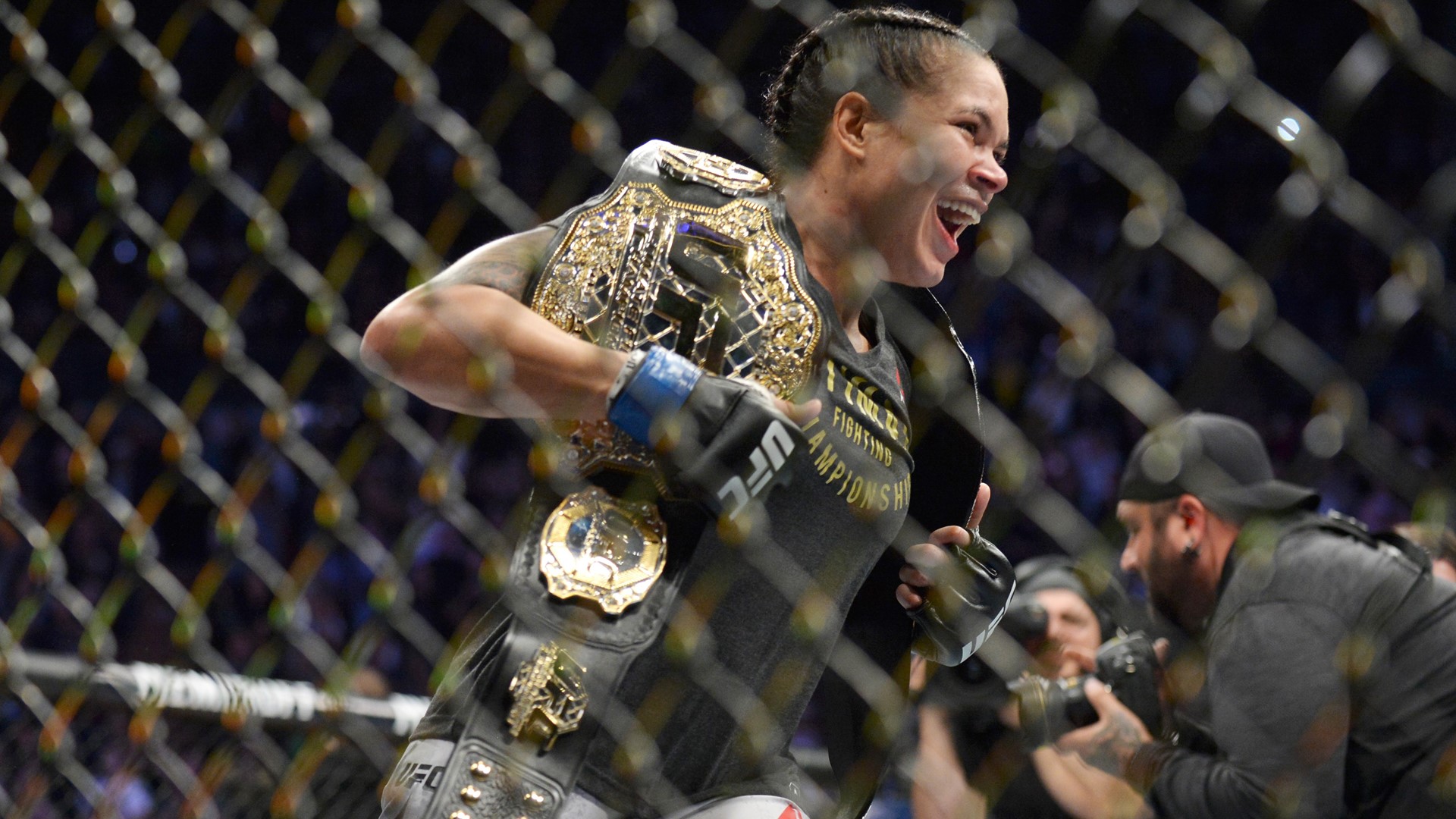 Amanda Nunes KOs Cyborg in 51 seconds for huge UFC 232 upset | king5.com
