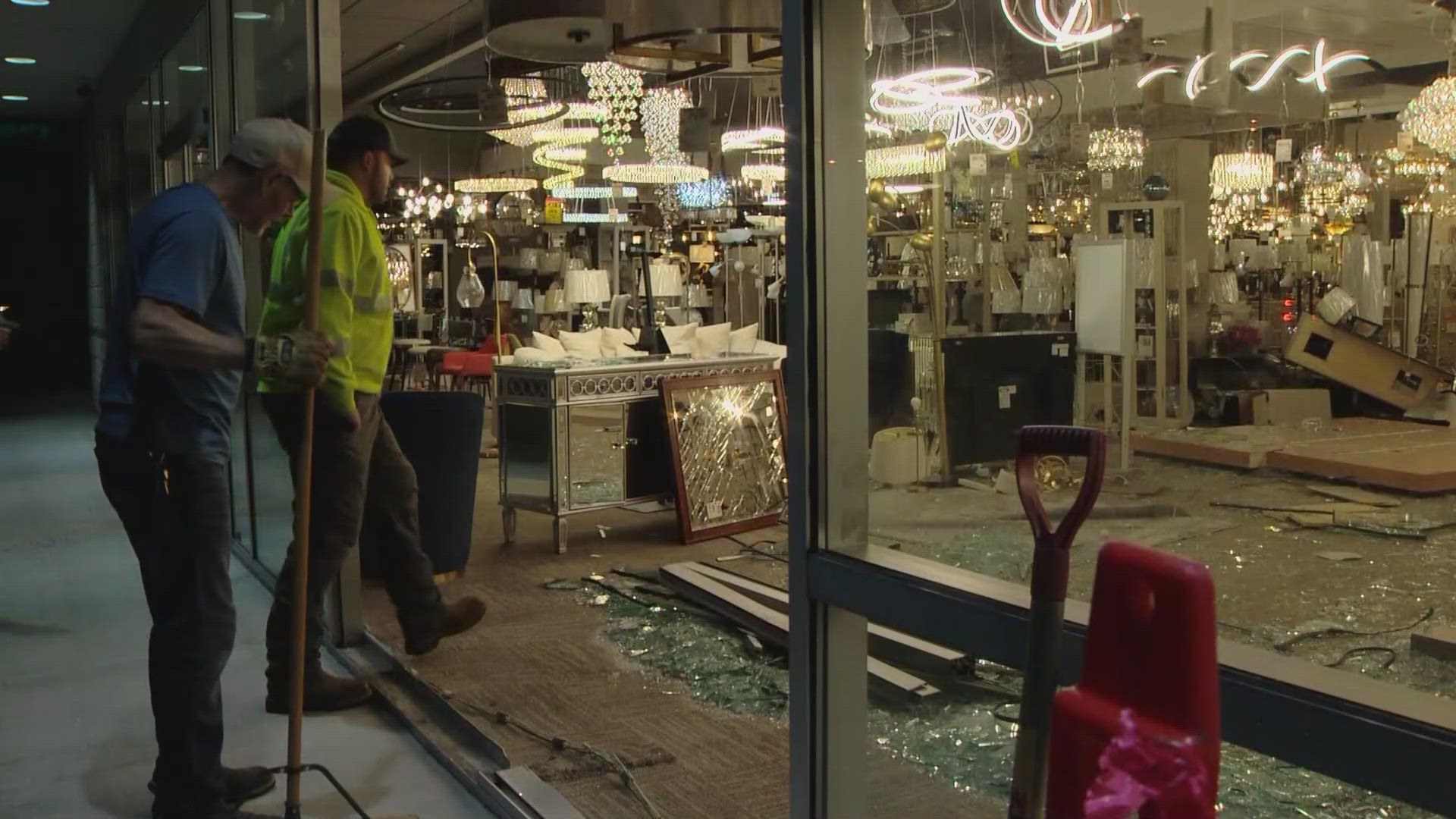 Car crashes into Lynnwood lamp store | king5.com