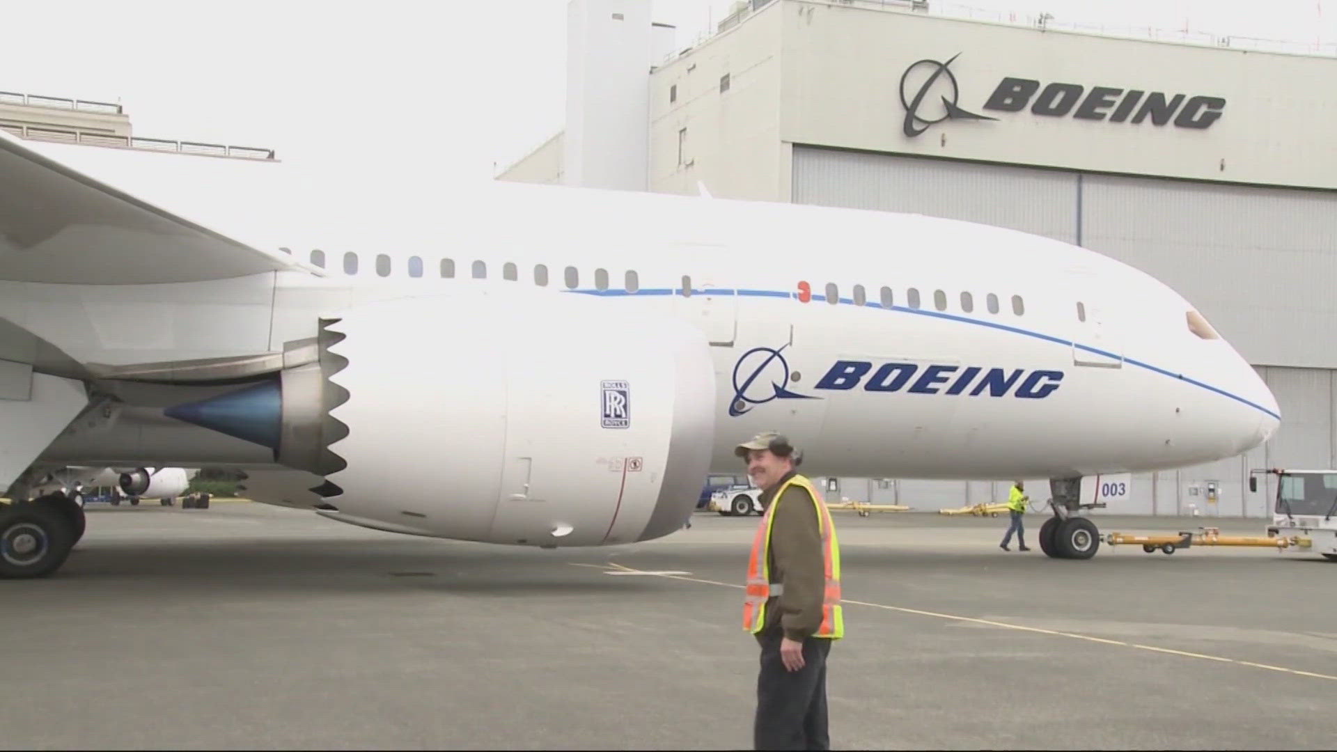 Boeing posts large quarterly loss | king5.com