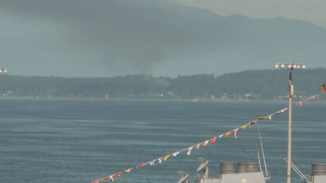Dark plume of smoke seen over Bainbridge Island after housefire | king5.com