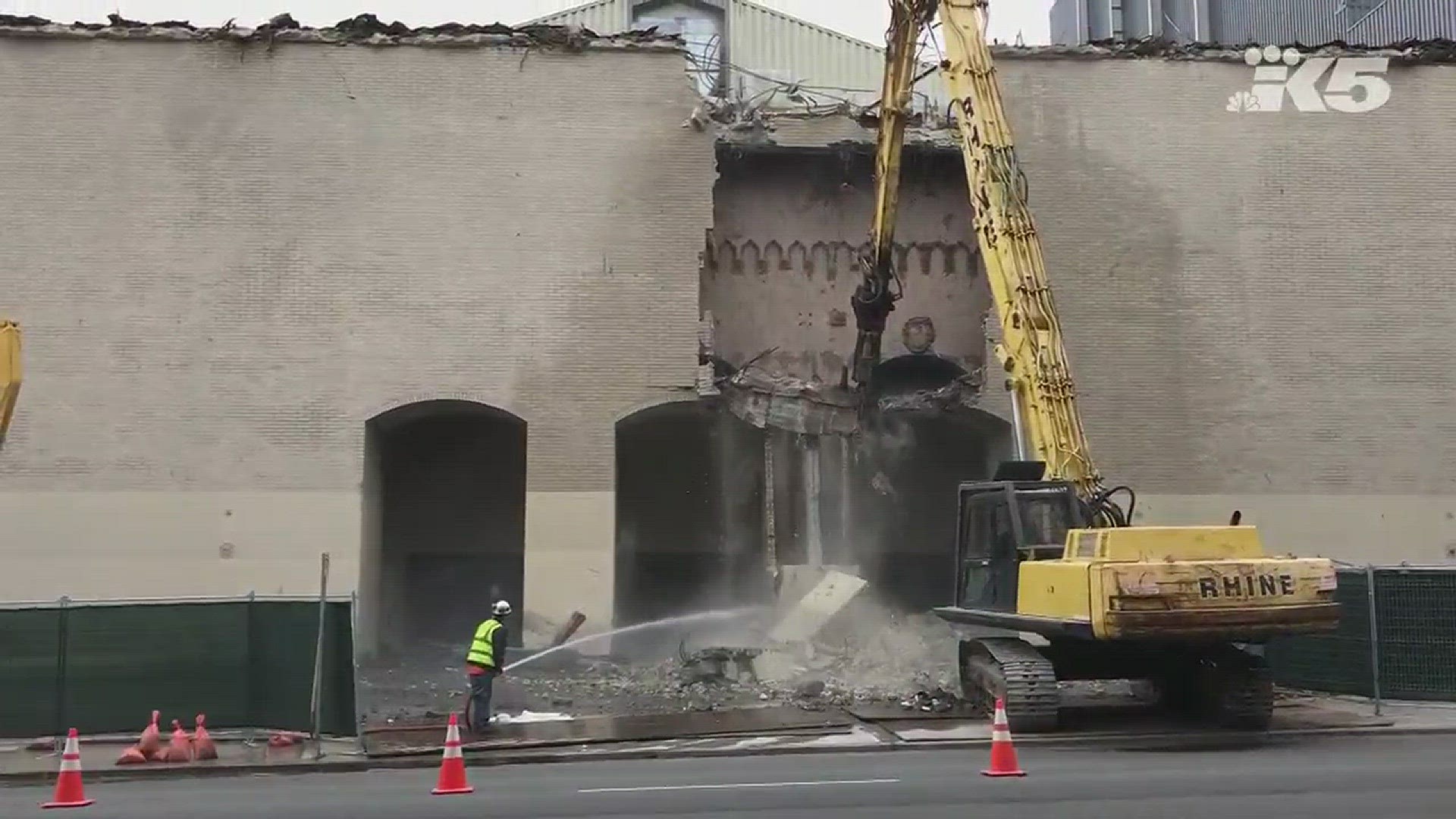 Demolition unearths gargoyles, historic Seattle Center building | king5.com