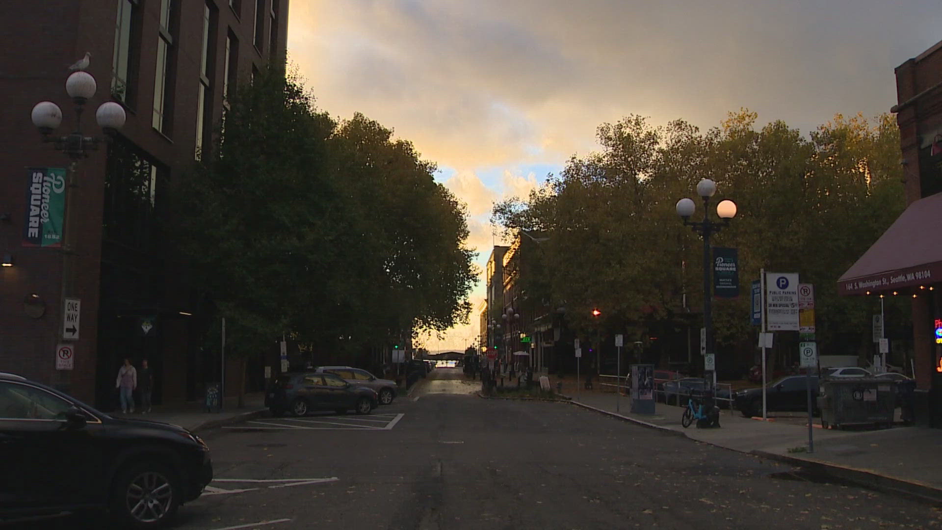 The tallest tower in North America dwarfs the Seattle Space Needle ...