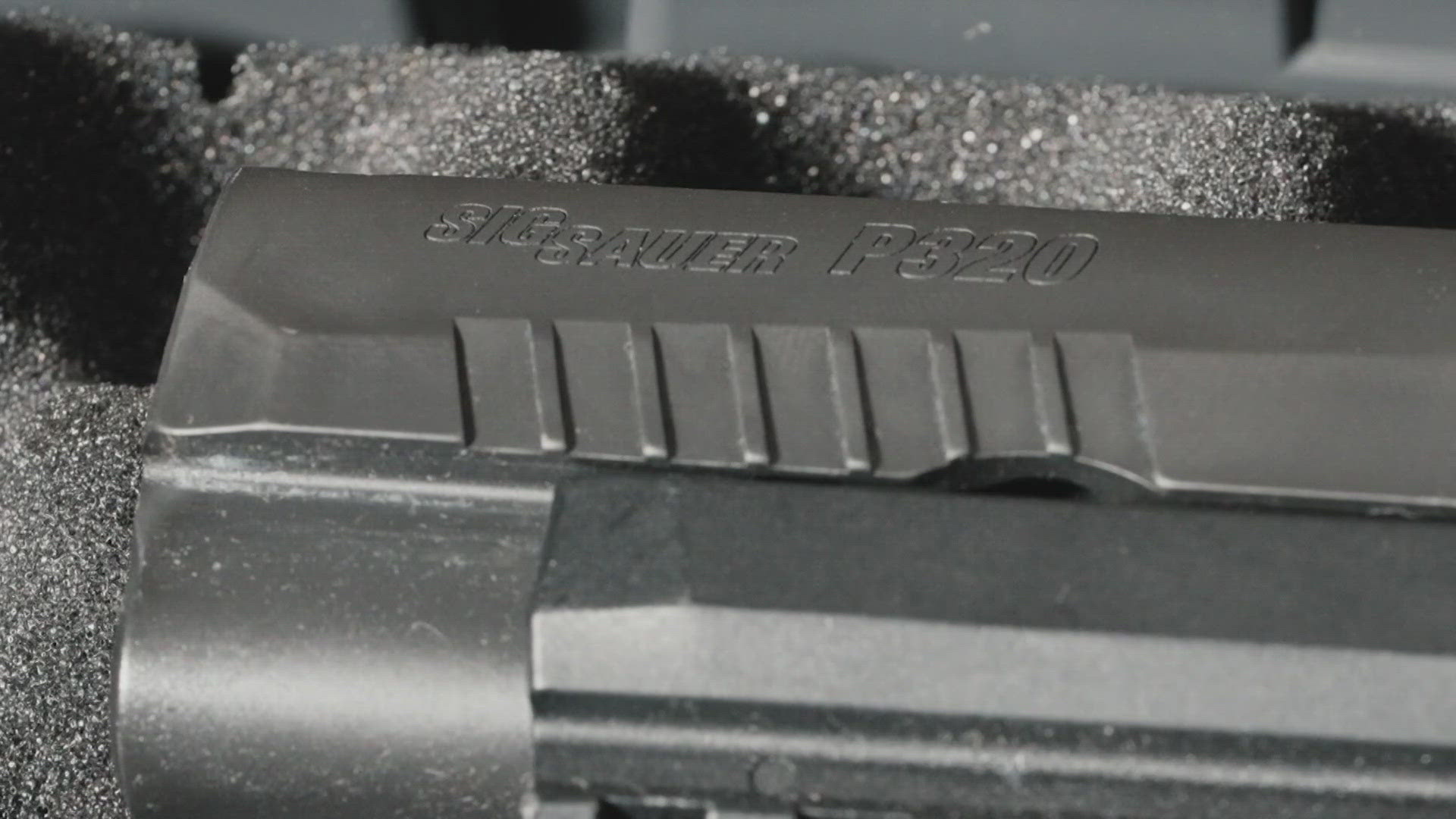 Judge orders Chicago police to cease using Sig Sauer P320 pistols ...