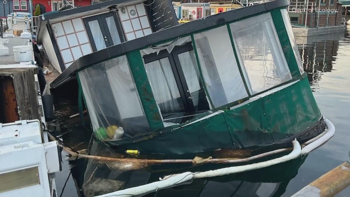 Tugboat-turned-home sinks in Lake Union, spilling over 100 gallons of ...