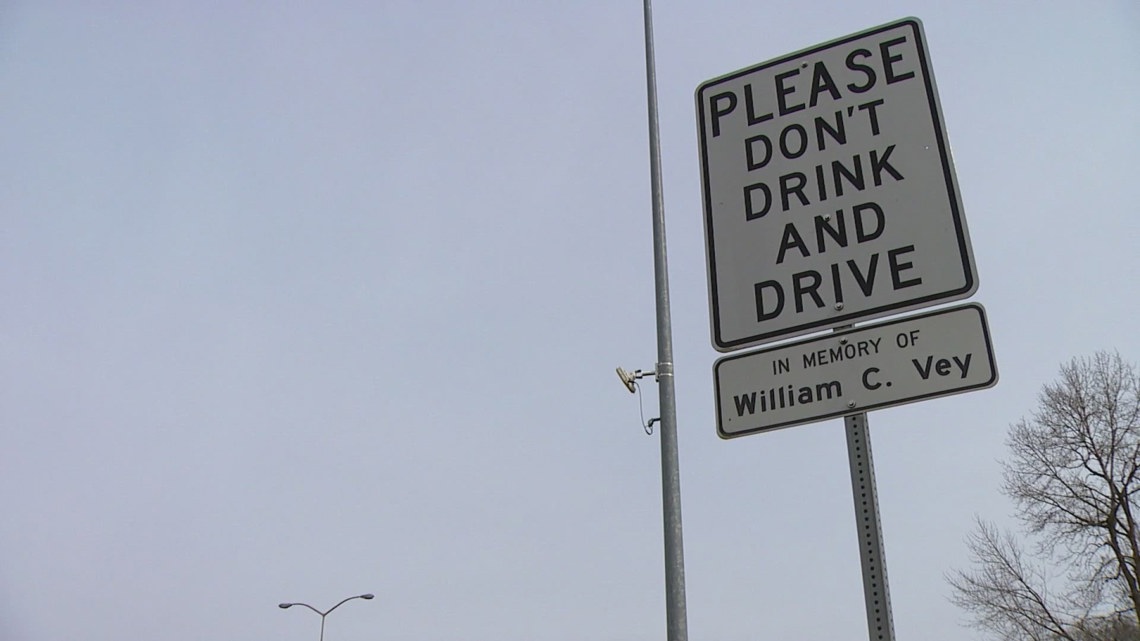 WSDOT seeks public input on roadside memorial signs | king5.com
