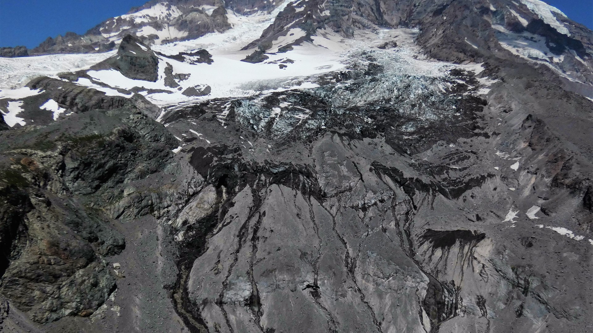 Debris flow carrying mud, rocks closes Mount Rainier park road | king5.com